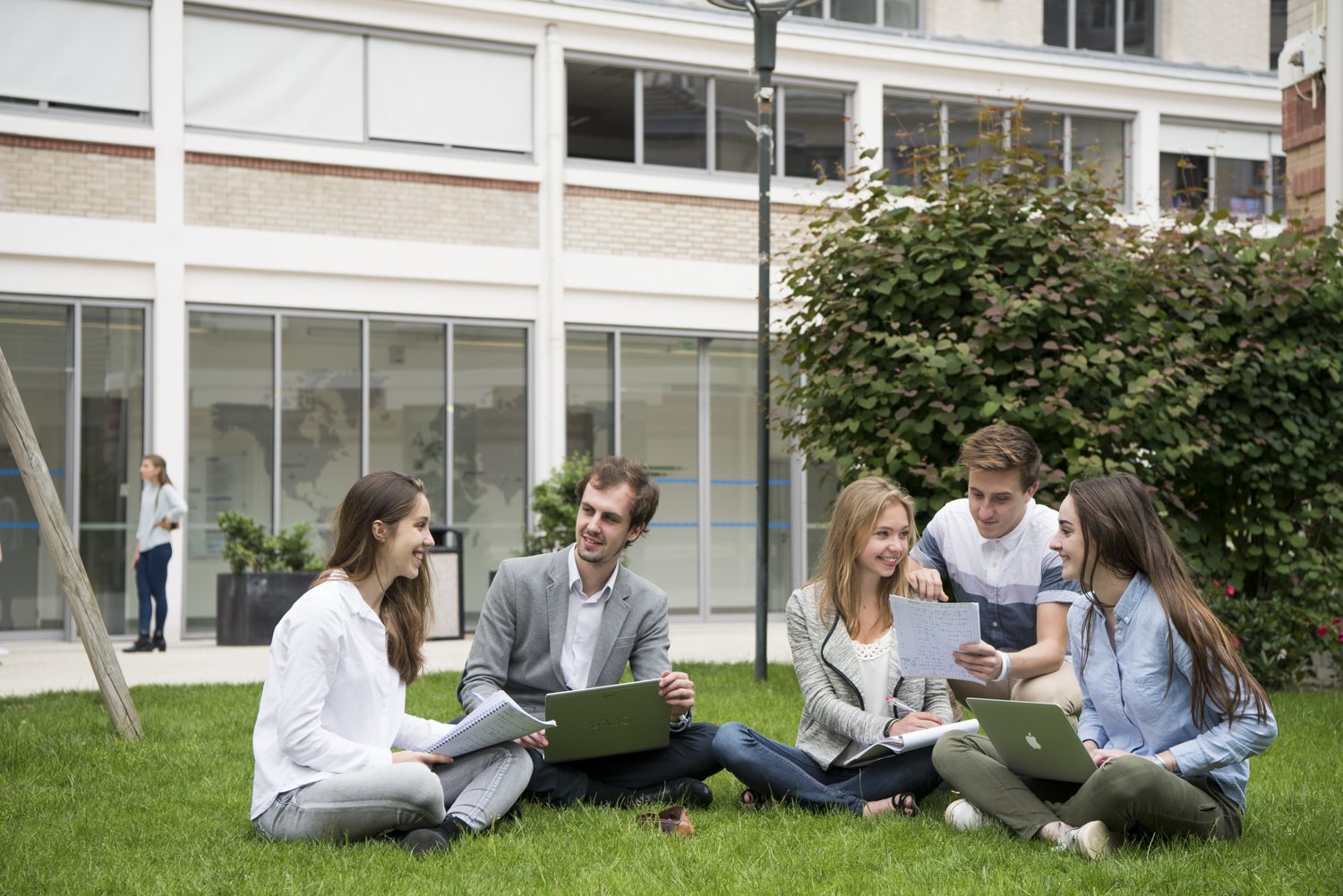 Ecole d'ingénieurs à Paris : campus, équipe, événements - ECE
